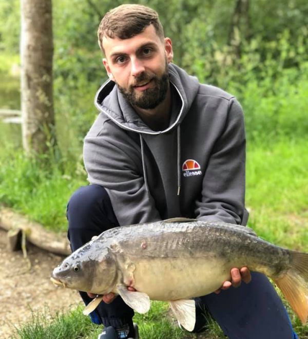 Dan Astbury - close to 10lb out of lake 6 - Seven Lakes Fishery | Day ...